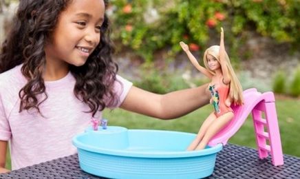 Cùng đi bơi với bộ đồ chơi búp bê mini trong ngày hè nóng nực