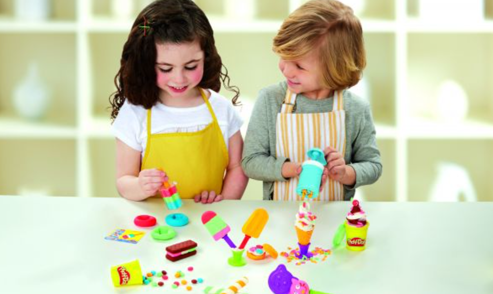 Hiểu "tất tần tật" về đất nặn đồ chơi để bé vui chơi an toàn