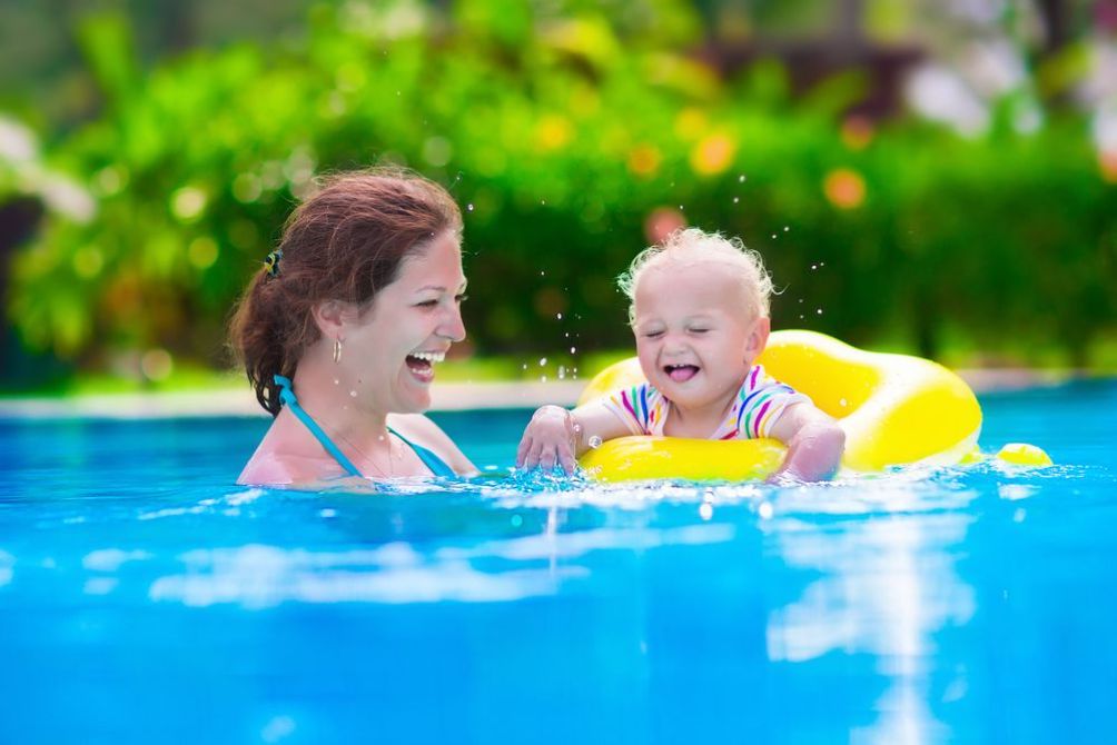 Share tips on choosing a safe swimming float for your baby