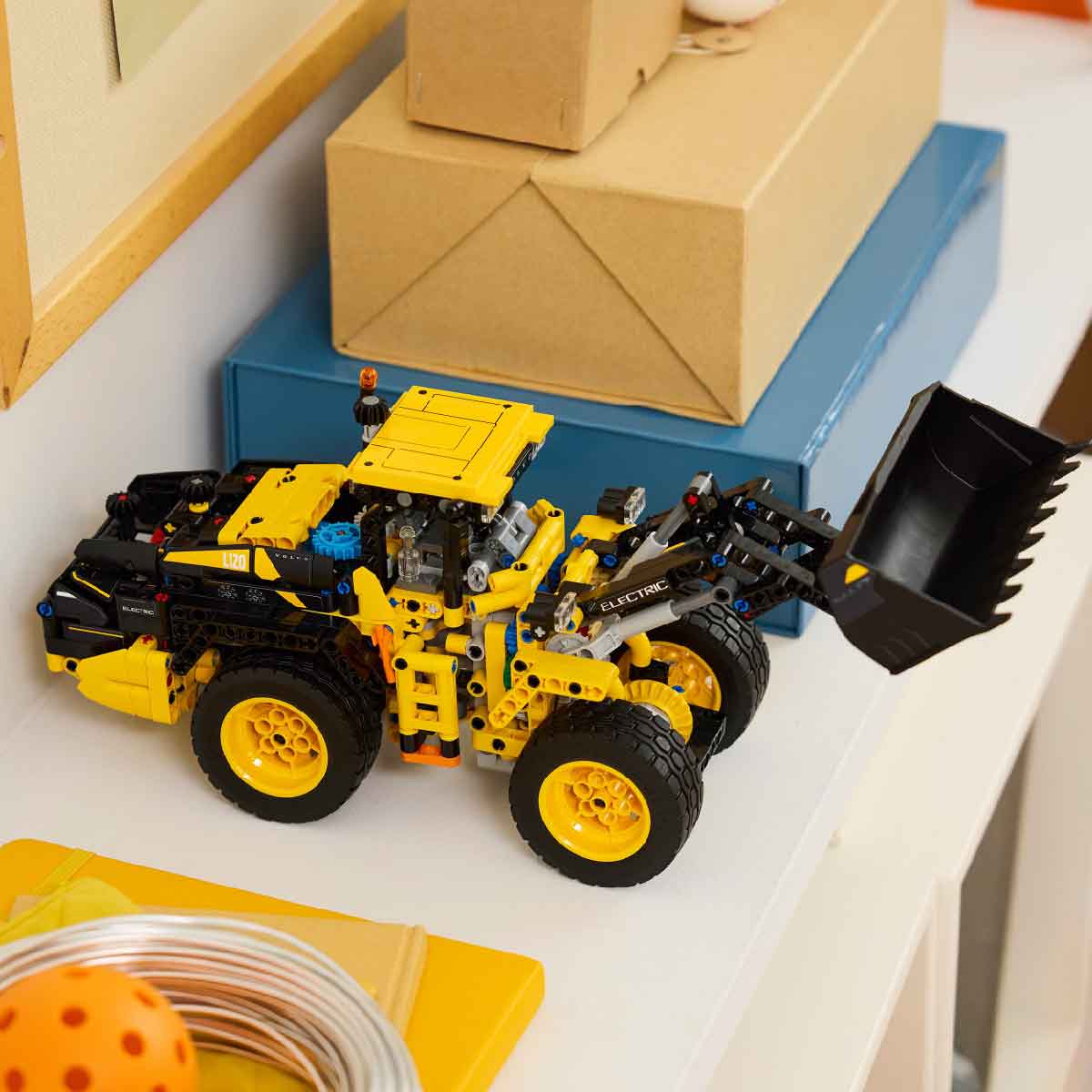 Đồ Chơi Lắp Ráp Xe Xúc Lốp Điện Volvo L120 LEGO TECHNIC 42209